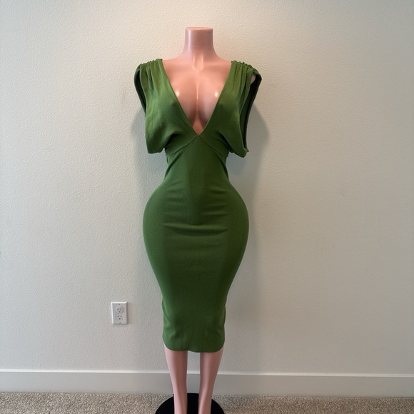 Zara | Dresses | Zara Deep Vneck Green Midi Dress | Poshmark